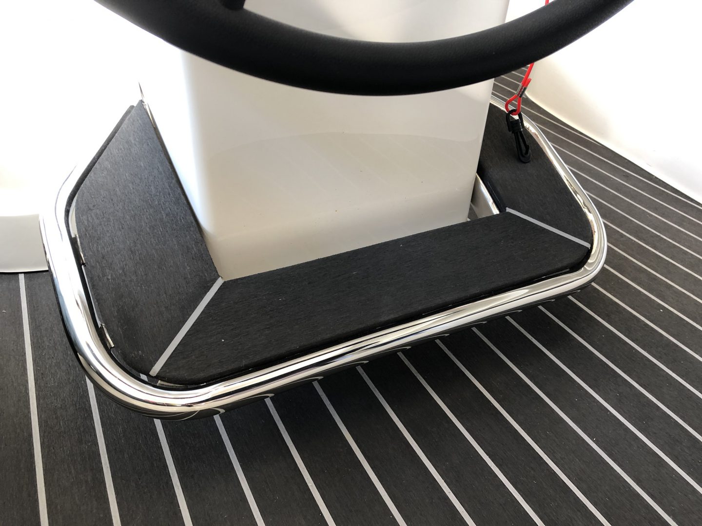 RVS voetsteun met kunststof op stuurconsole [650] - Verschuur Watersport