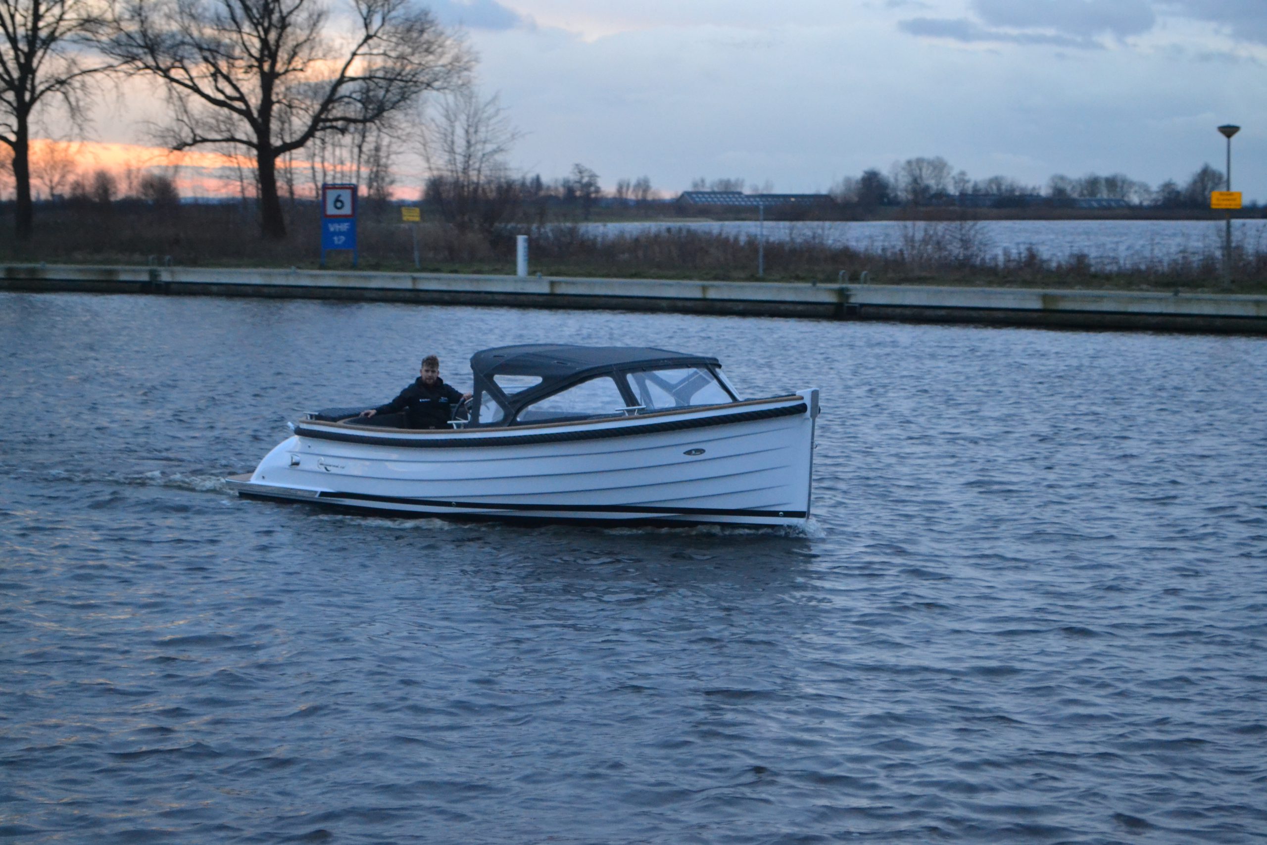 Waterspoor 717 Outboard - Verschuur Watersport