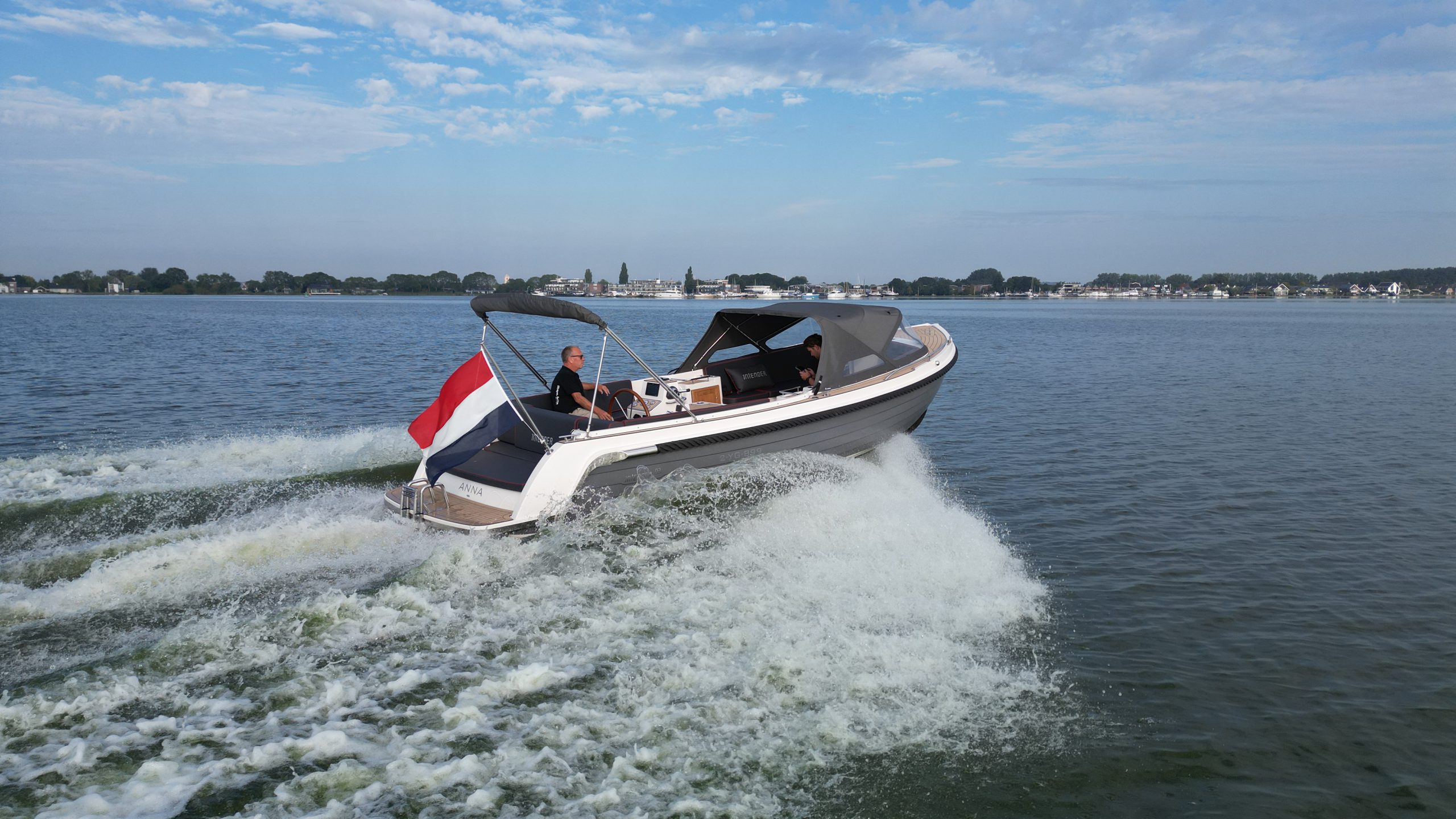 Intender 820 uit 2022 - Verschuur Watersport